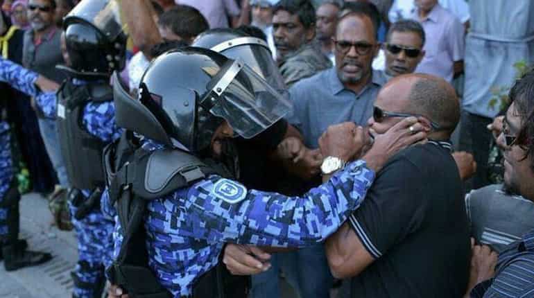 Maldives crisis: Military continues to manhandle MPs - South Asia News