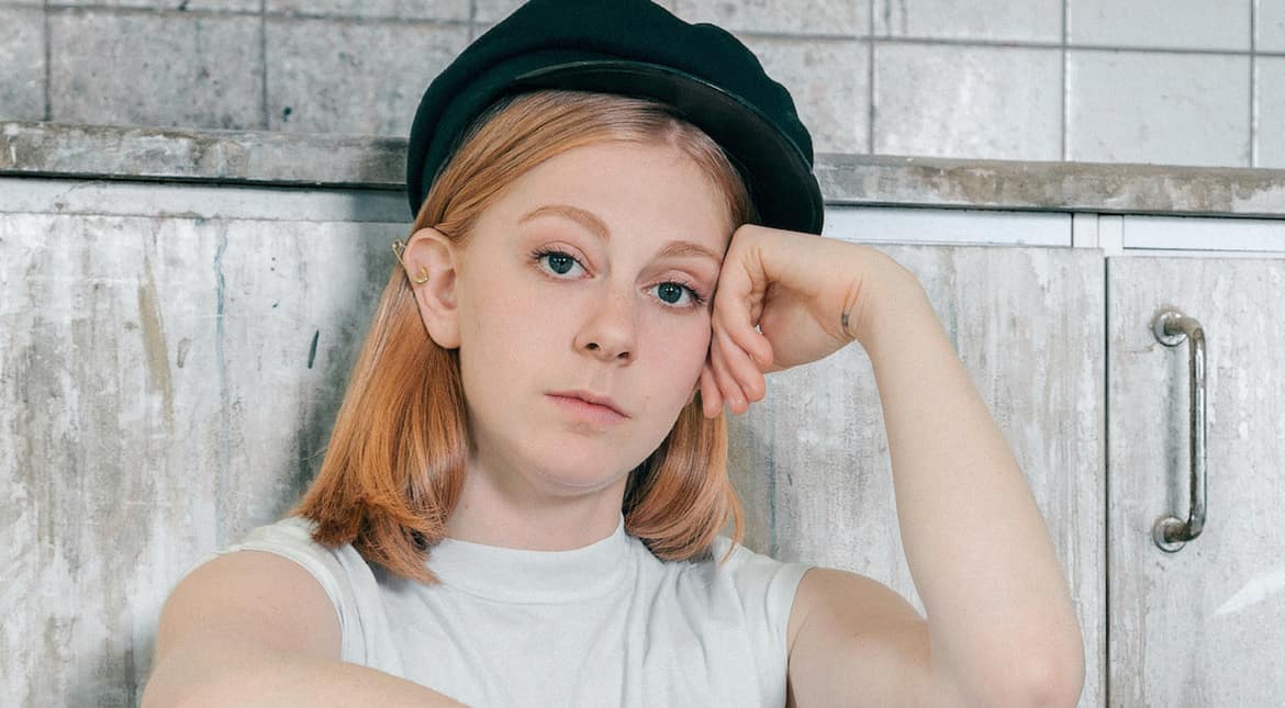 YouTube star Simone Giertz undergoes brain surgery - World News