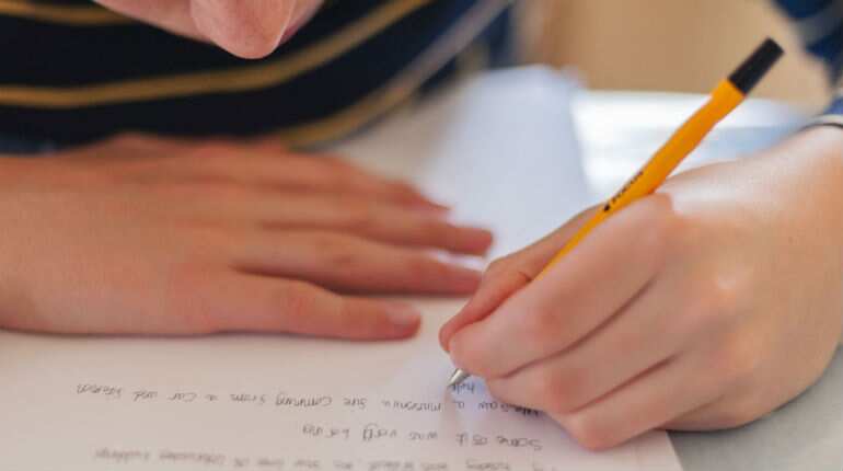 Mother of left-handed child complains to pencil company about ...