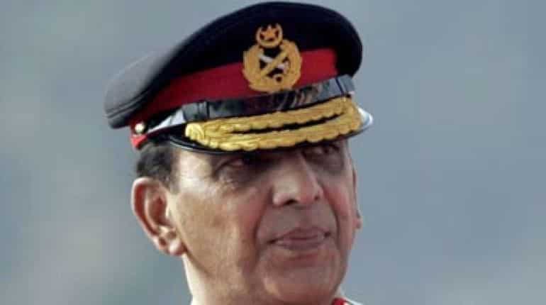 Ex-Pak Army chief Kayani accused of corruption - South Asia News