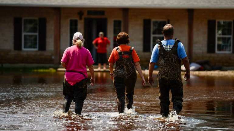 Mexico declares 'red alert' for Tropical Storm Bud - World News