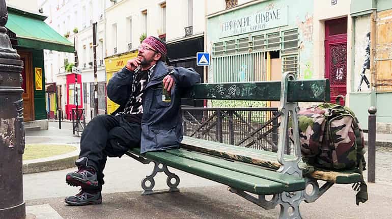 Meet a homeless man in Paris who is a Twitter sensation - Edge News
