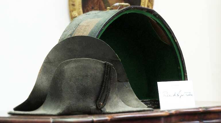 Napoleon's hat from the battlefield of Waterloo up for auction - World News