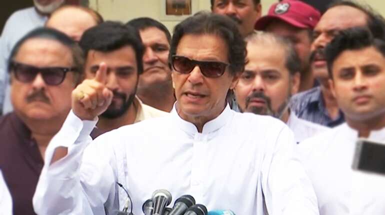 Pakistani cricketer-turned-politician Imran Khan casts vote in ...