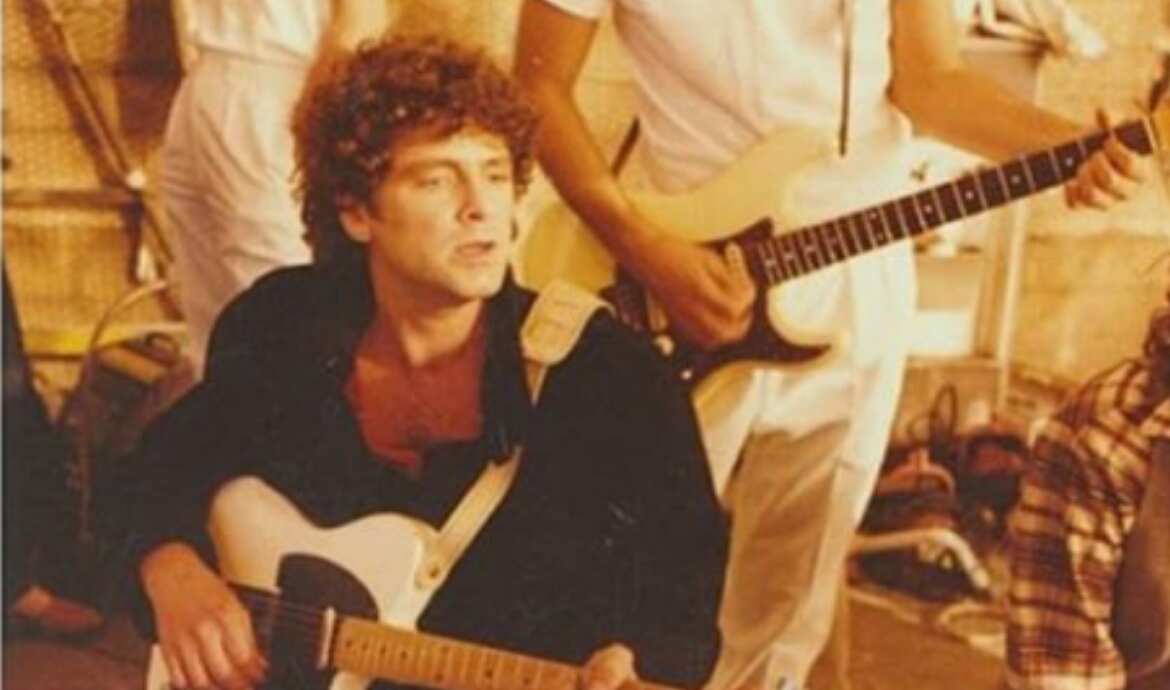 American guitarist Lindsey Adams Buckingham sues former Fleetwood Mac ...