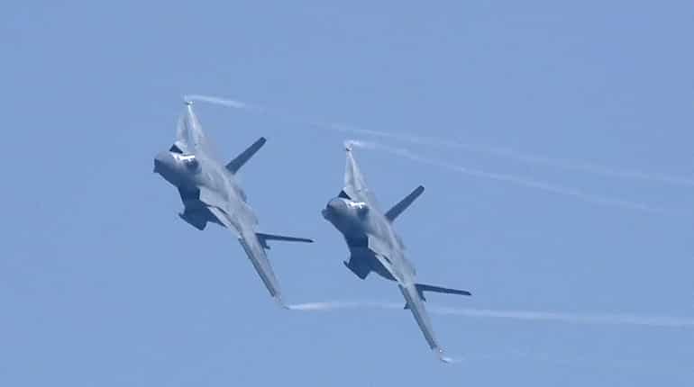 China's next-gen fighter jets conduct flying display at Airshow China ...