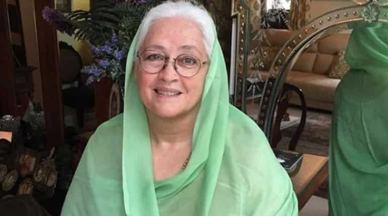 Actress Nafisa Ali diagnosed with stage 3 cancer - Entertainment News