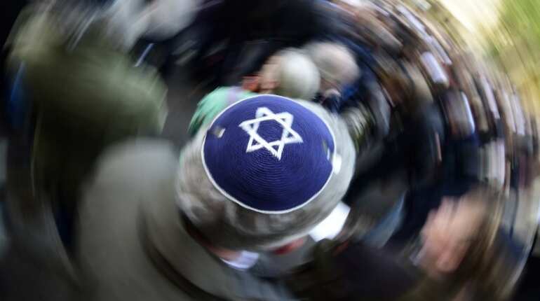 German government urges wearing of Jewish kippa - World News