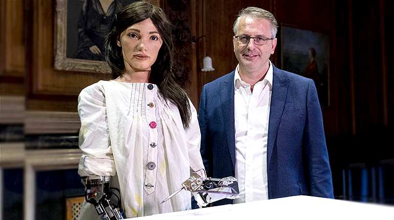 Oxford University unveil the world’s first humanoid robot artist ...