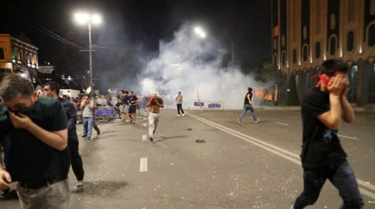 Georgian protesters slam 'Putinism', raise pressure on oligarch - World ...