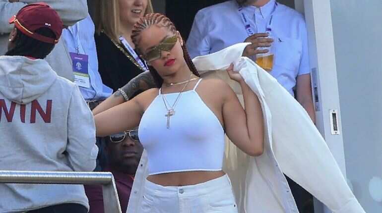 Rihanna sent ventilator to dad Robert Fenty after he tested positive ...