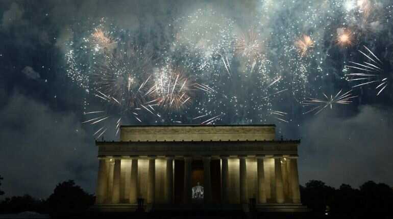 Fireworks light up Lincoln Memorial as America celebrates Independence ...