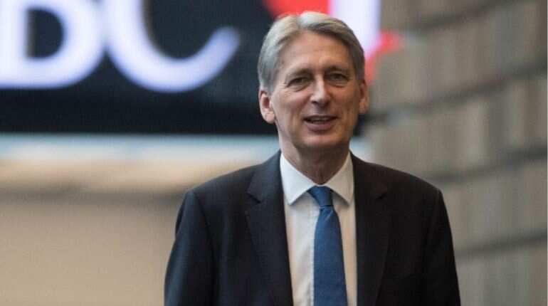 HSBC CEO John Flint resigns as bank faces 'challenging' geopolitics ...