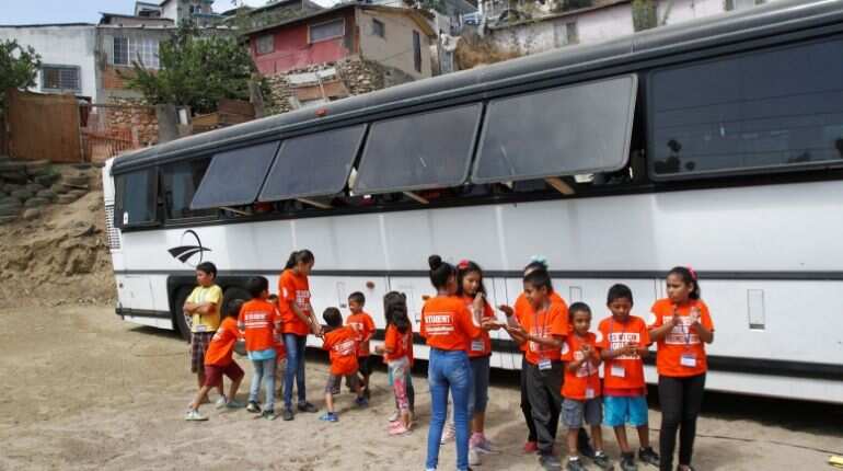 At US-Mexico border, a bus becomes a school for migrant children in ...
