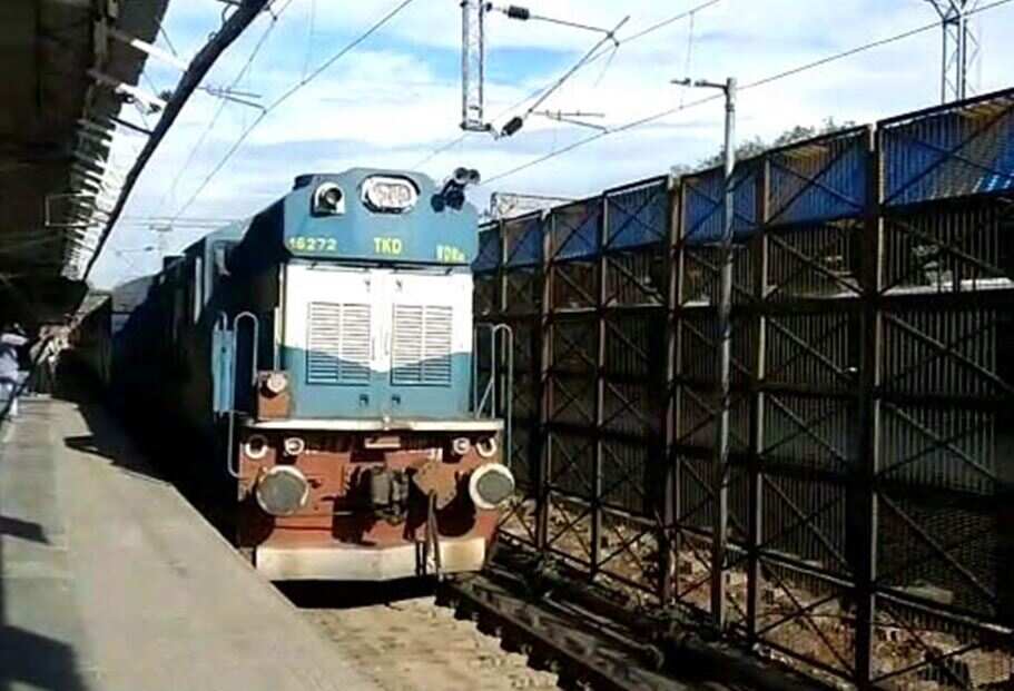 Samjhauta Express arrives in Delhi after Pakistan announces suspension ...