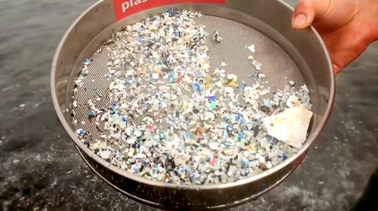 Plastic particles in drinking water present 'low' risk - WHO - World News