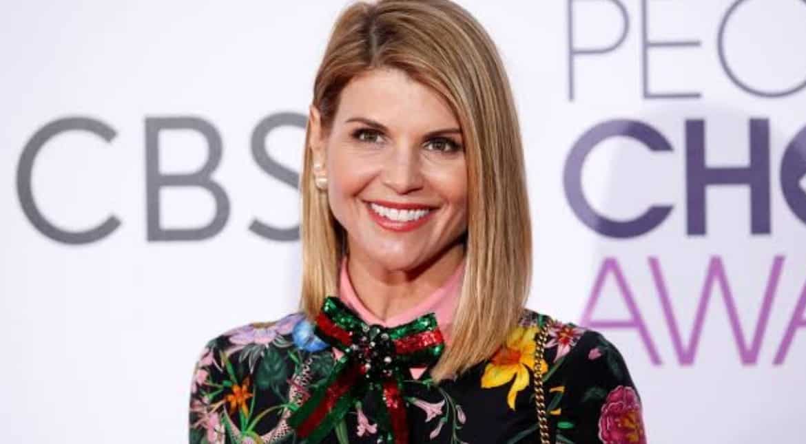 'Full House' cast reunites for a new video, Lori Loughlin gives it a ...