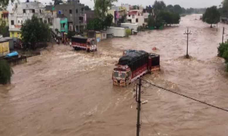 Maharashtra: Heavy rainfall leads to flood-like situation in Nashik district - India News News