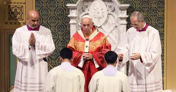 Pope abolishes 'pontifical secrecy' for sex abuse investigations ...