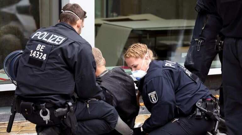 Germans protest against lockdown; hundreds detained - World News