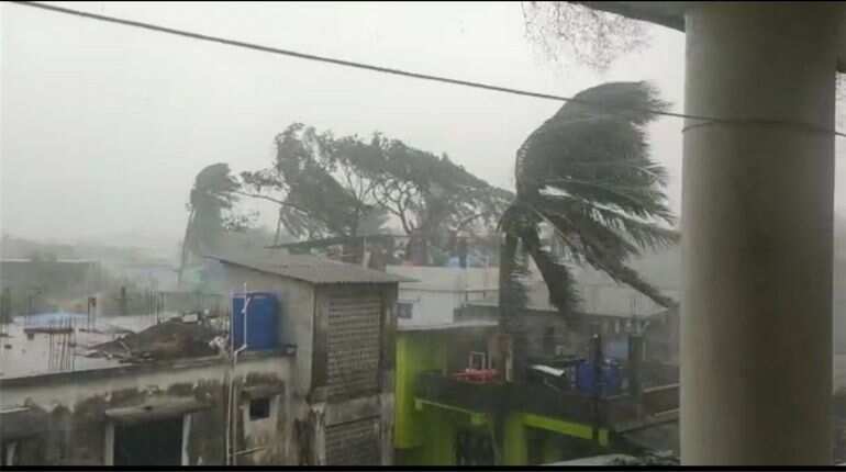 Cyclone Nisarga makes landfall in Alibaug with wind speeds of 110-120 ...