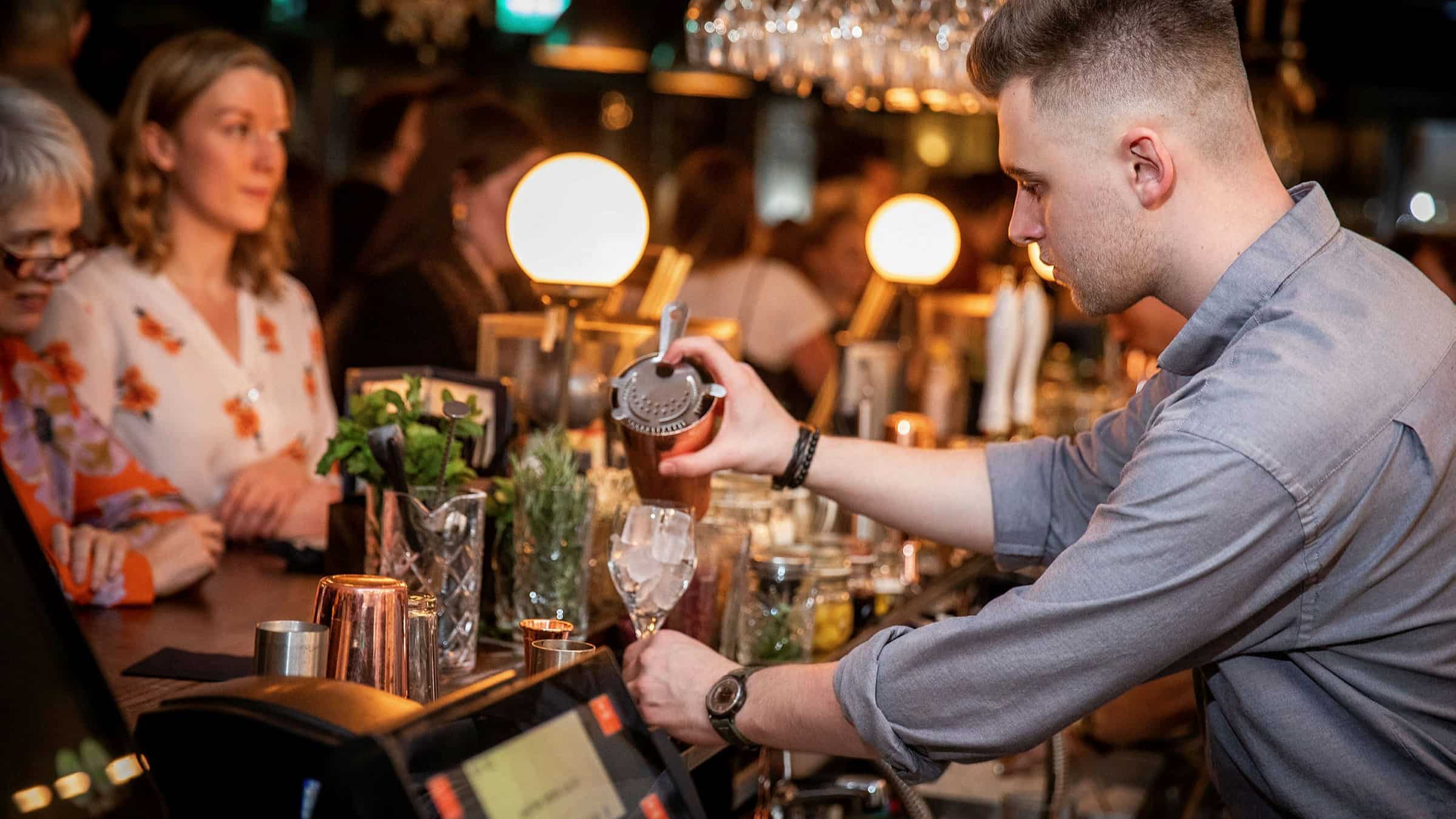 UK: Pubs open doors for customers for the first time in three months ...