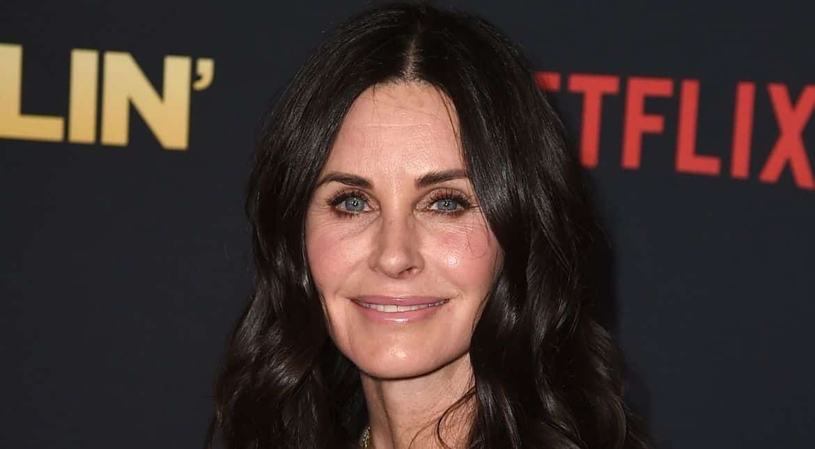 Courteney Cox tells her 'Scream' co-star that 'Friends' home is off limits, watch video ...
