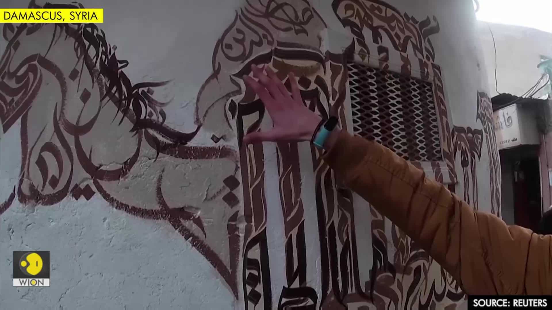Syrian artist gives new depths to paintings with calligraphy - Edge News