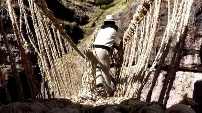 Peruvians re-weave 500 year old Inca rope bridge across river in Cusco ...