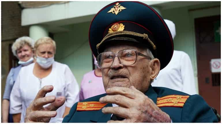 Reborn aged 102: Russian WW2 veteran beats Covid after month in ...