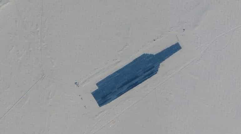 China uses fake US aircraft carrier Navy ships for missile target ...