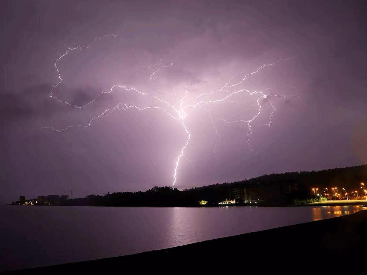 Lightning bolt that struck US two years ago identified as longest ever ...