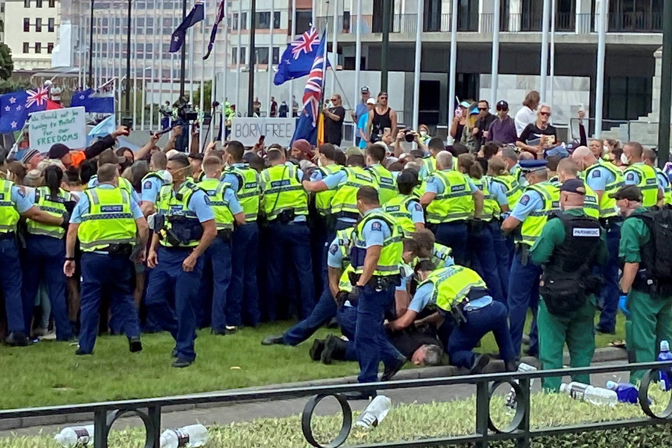 NZ police arrest protestors outside parliament as protests enter Day 3 ...