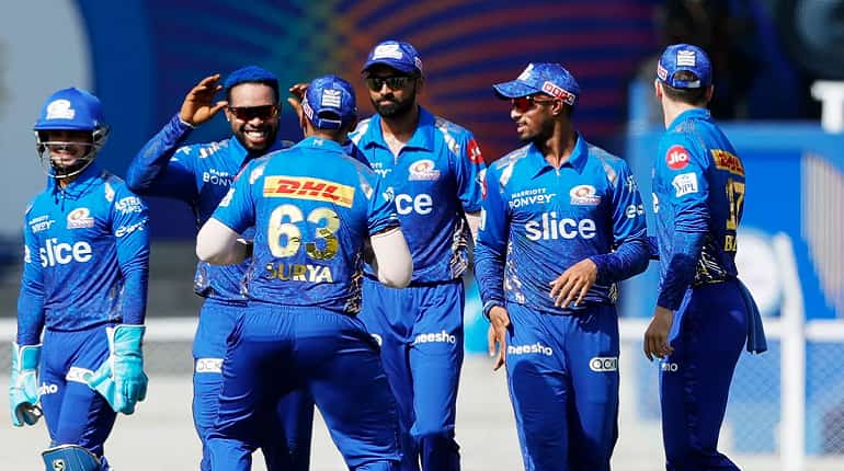 Indian pacer part of IPL commentary panel, likely to be signed by ...