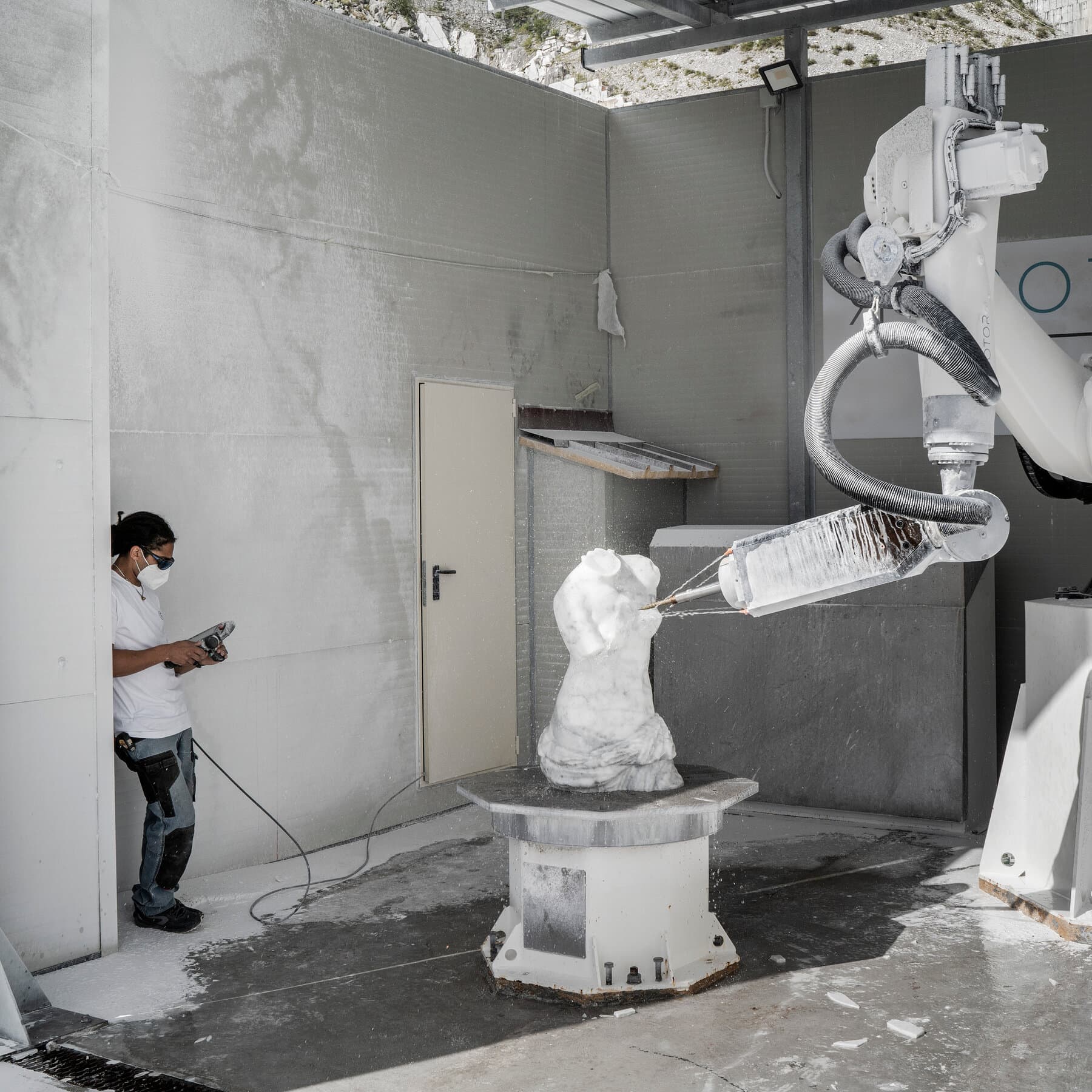 Robots are cutting down the time to make sculptures as it sculpts ...