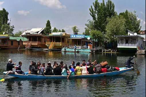 Boosting Tourism along the LoC, border towns of J&K welcome tourists ...