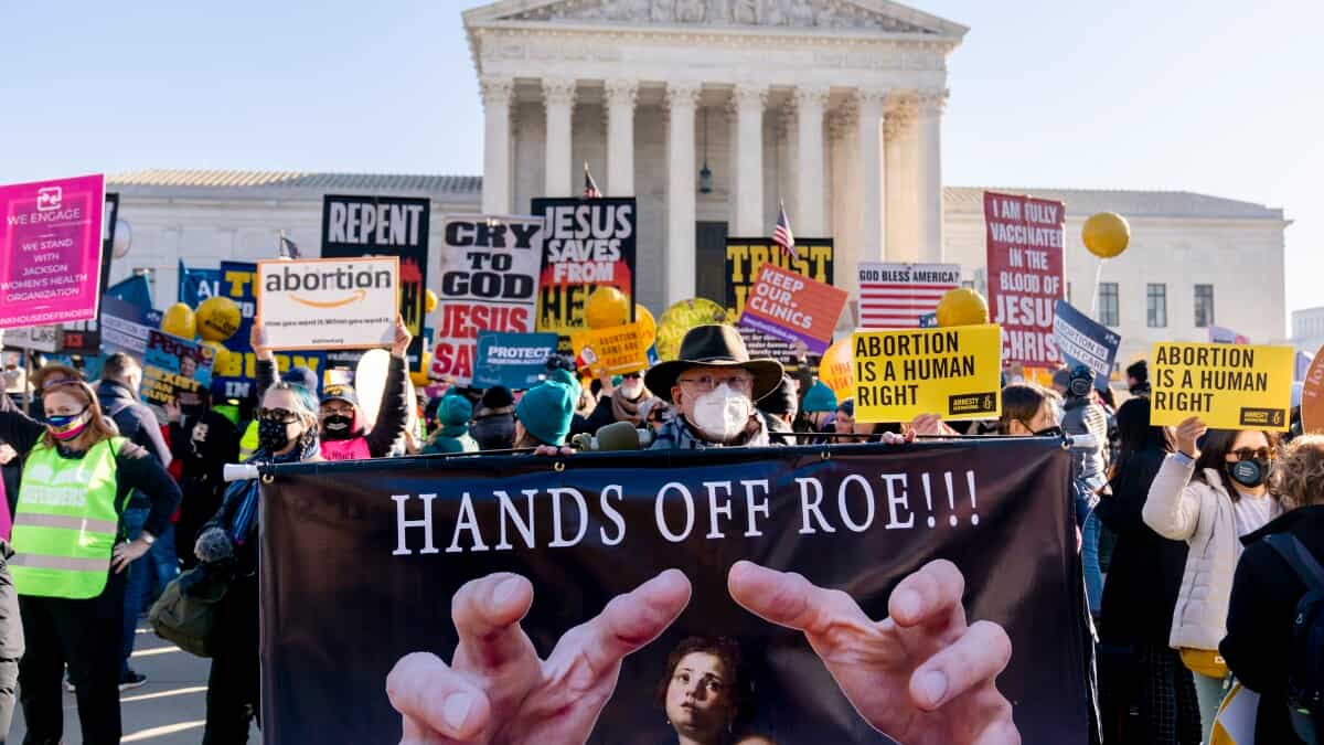 The Great abortion debate in US: Reproductive rights could be rewritten ...