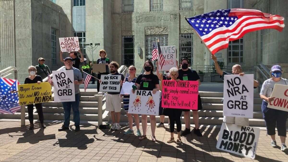 USA's most powerful gun lobby goes ahead with weapons convention, just ...