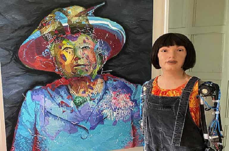 Robot artist Ai-Da draws portrait of Queen Elizabeth ahead of Platinum ...