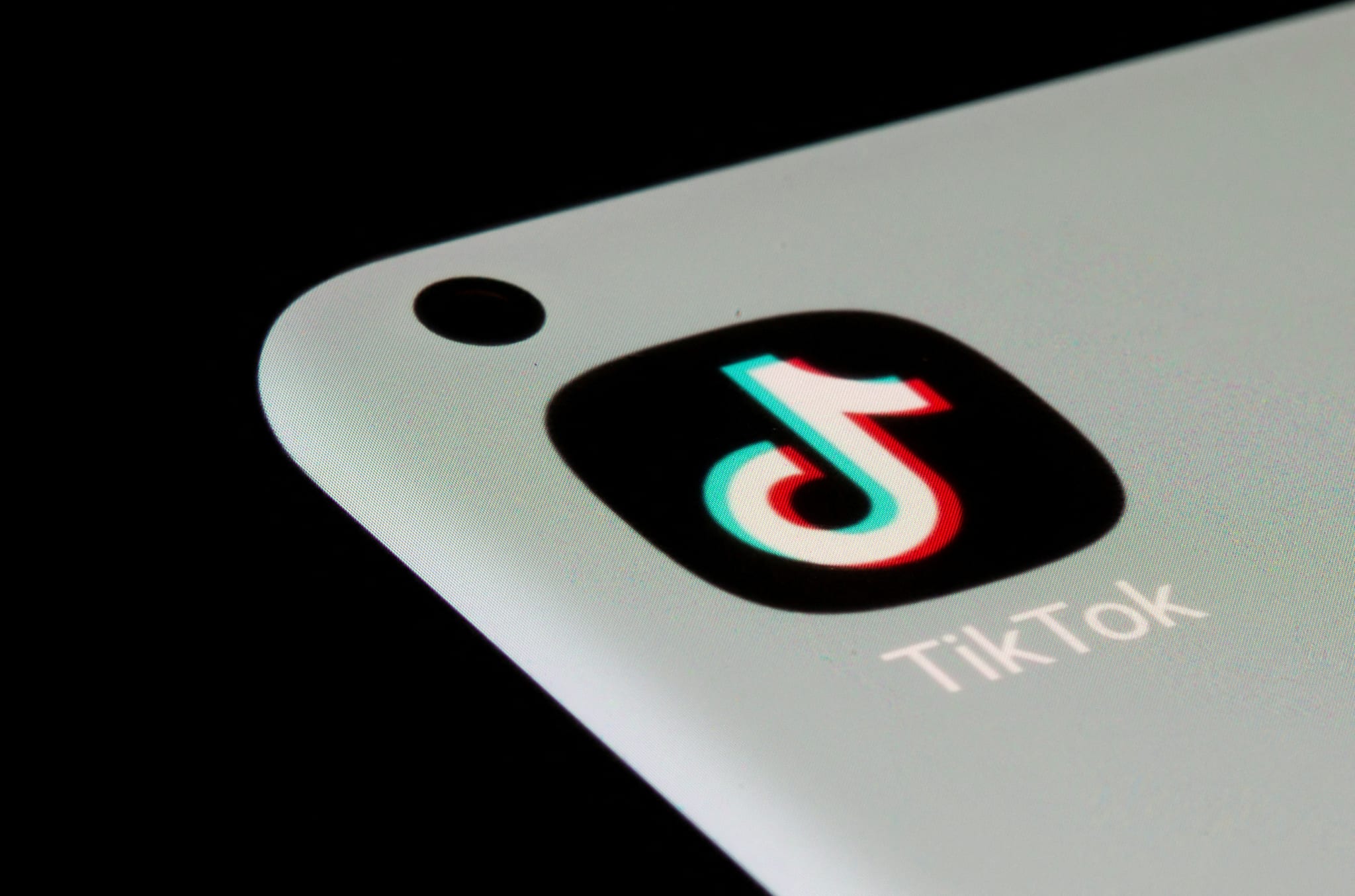 US FCC member asks Google, Apple to remove TikTok from app stores ...