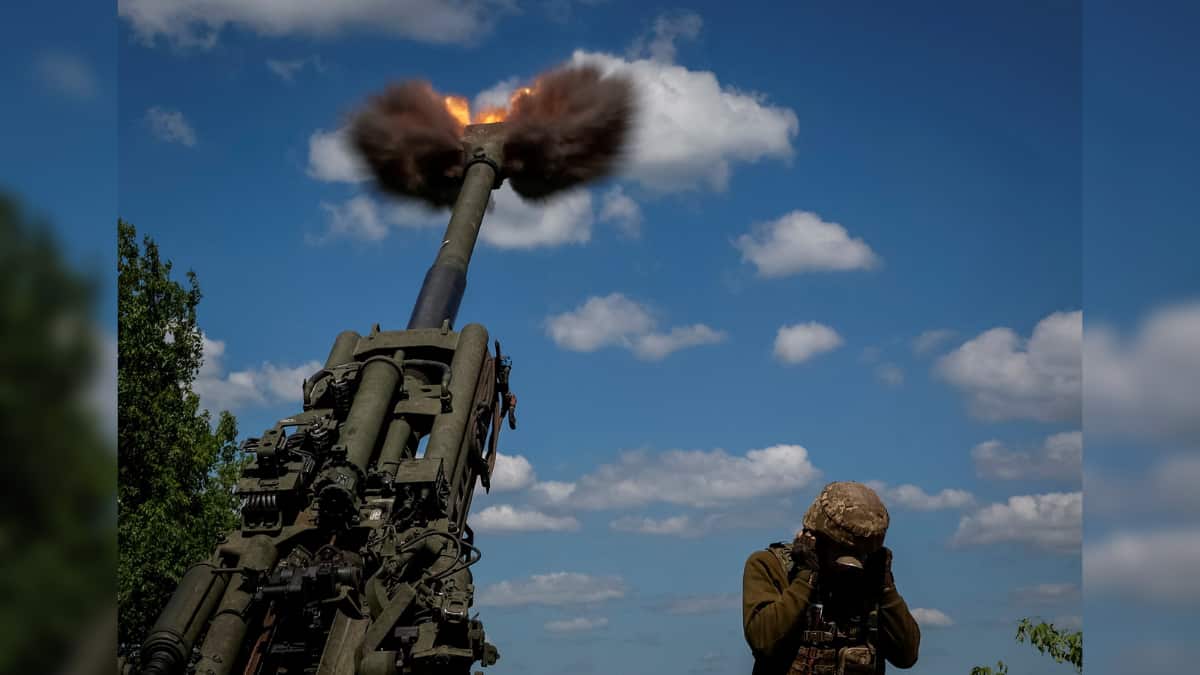 Russia claims to have hit Ukrainian hangars storing US-made M777 ...