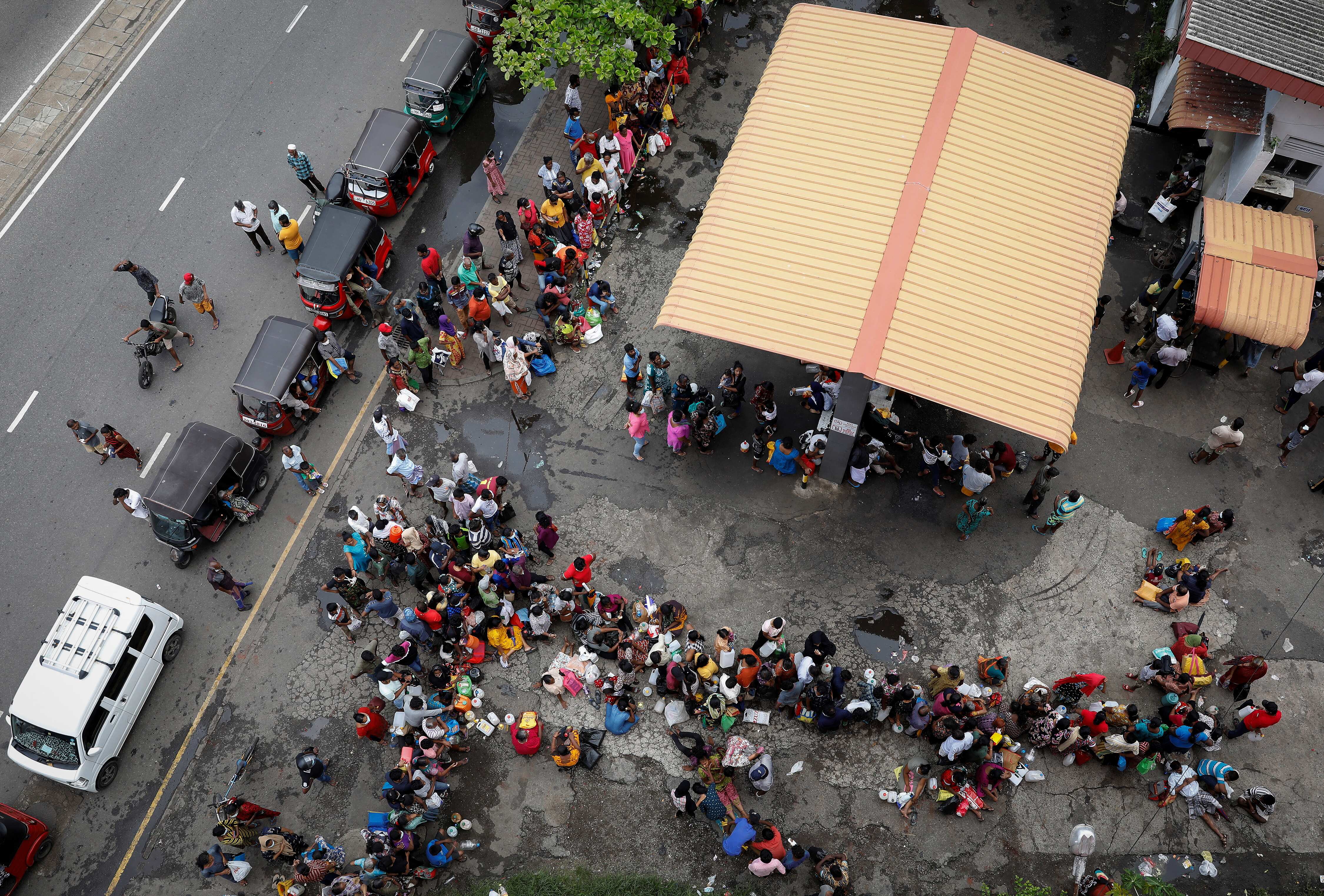 Long queues in Sri Lanka, as fuel supplies resume after weekend of ...