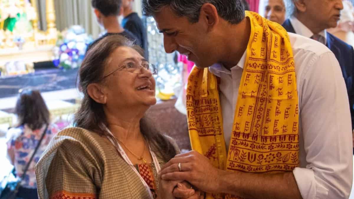 In pics | British PM hopeful Rishi Sunak visits Krishna temple with ...