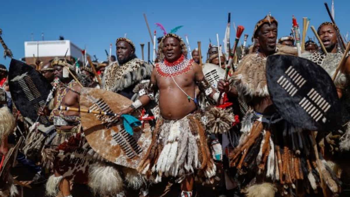 In pics | Thousands of men and women in South Africa celebrate the coronation of new Zulu king ...