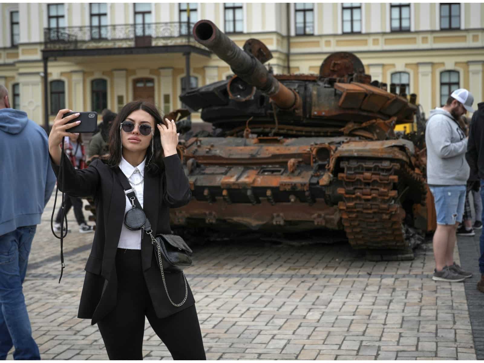 Ukraine marks Independence day: Kyiv displays destroyed Russian tanks ...