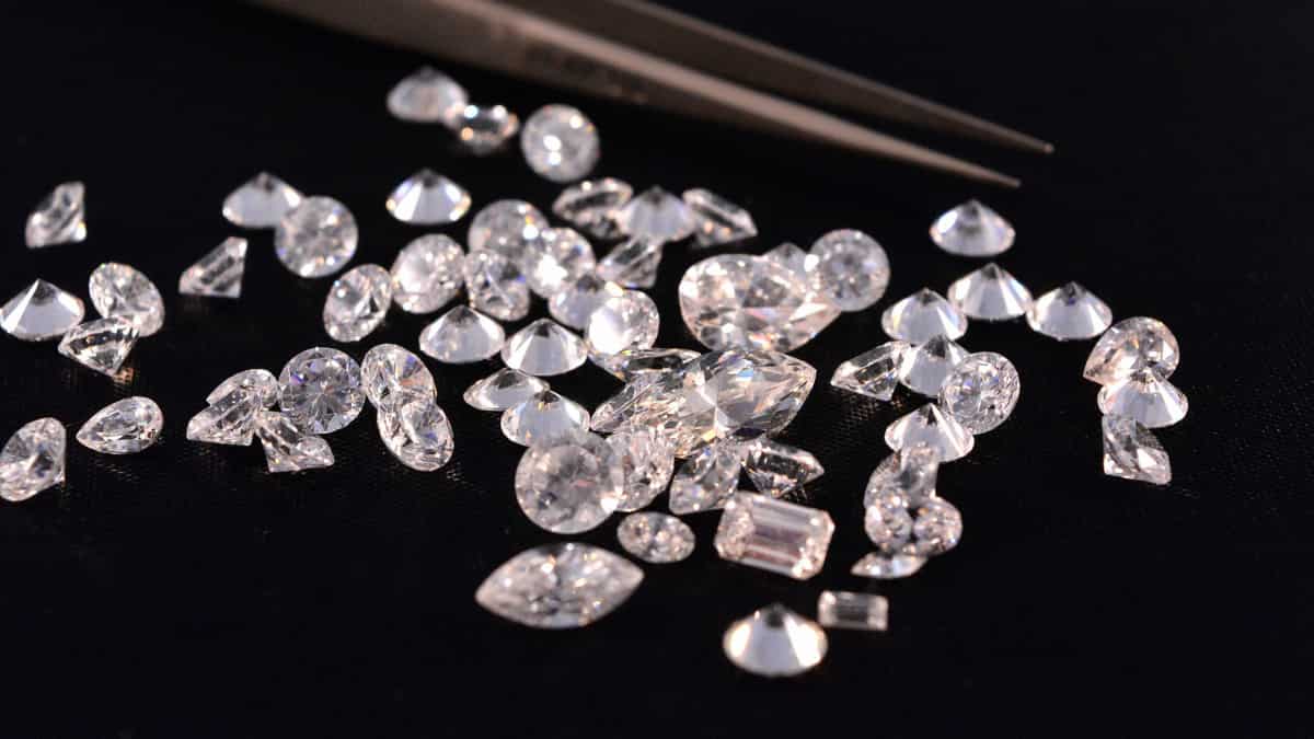 Scientists use laser flashes to make tiny diamonds out of plastic ...