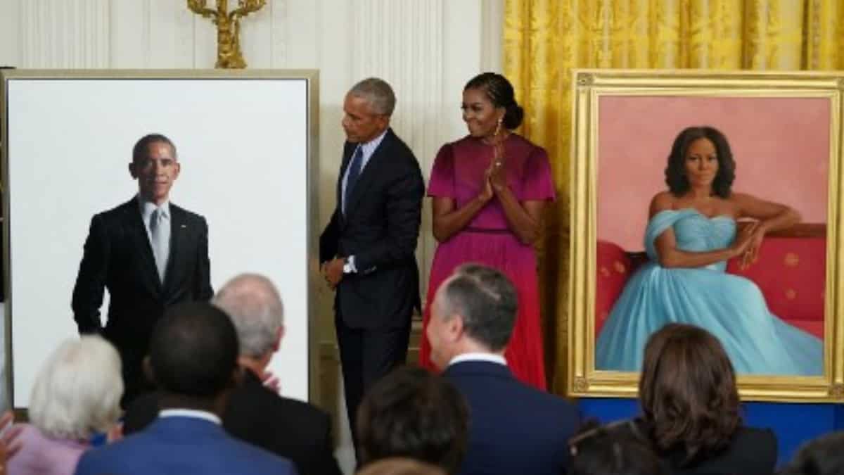 Michelle Barack Obama get their White House portraits - see pictures ...