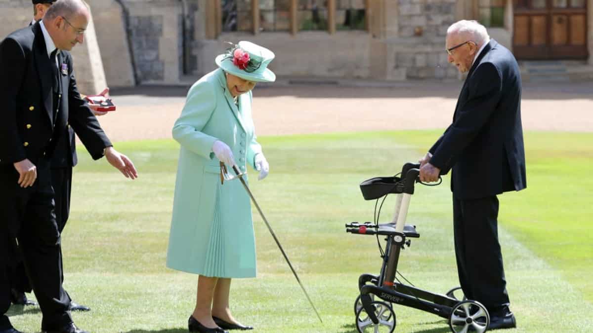 From royal ascent to head of church: Powers of Britain's monarchy ...