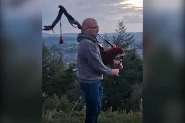 WATCH: An ode to Queen Elizabeth on bagpipes, 'Amazing Grace' - World News