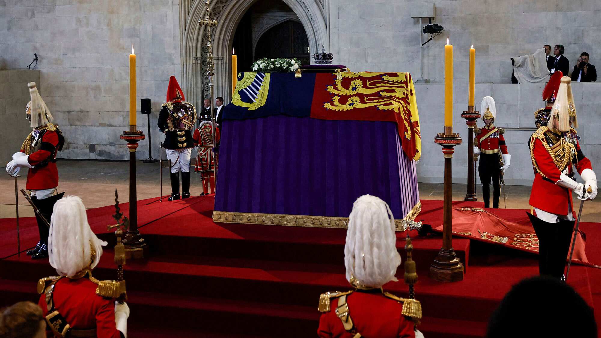 Queen Elizabeth II Final Farewell: Queen's coffin being driven in the ...
